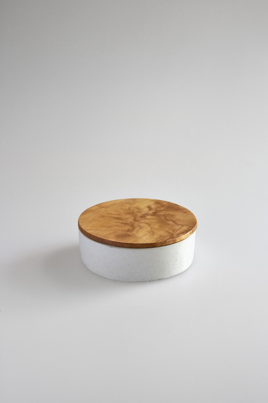 White Small Round Concrete Container - studiokyss